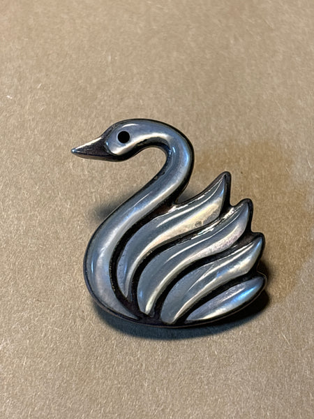 Clothing Accessories & Jewelry – Williamsburg Estate Services