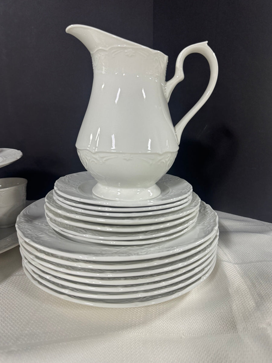 45-Piece Johnson Bros. England Trellis Richmond White China Set ...